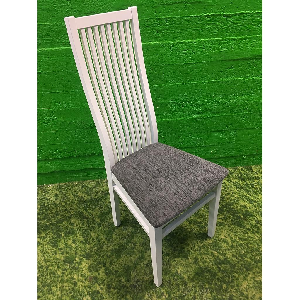 Valge puidust tool kõrge seljatoe ja halli istmega (kasutatud ...